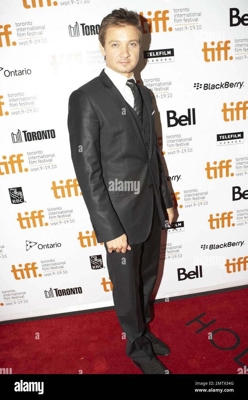 Jeremy Renner arrives at the premiere of Warner Bros. "The Town ...