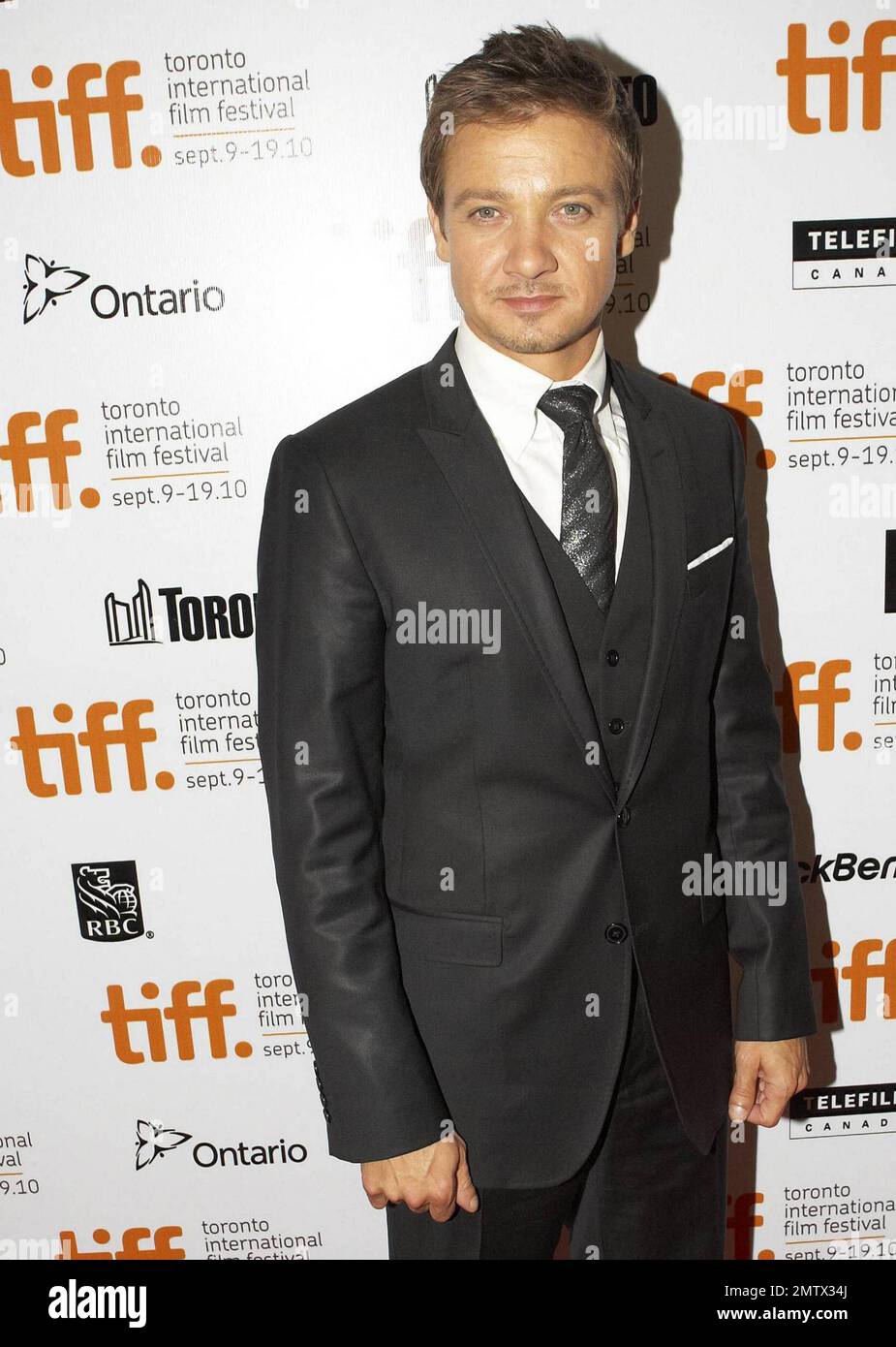 Jeremy Renner arrives at the premiere of Warner Bros. "The Town ...