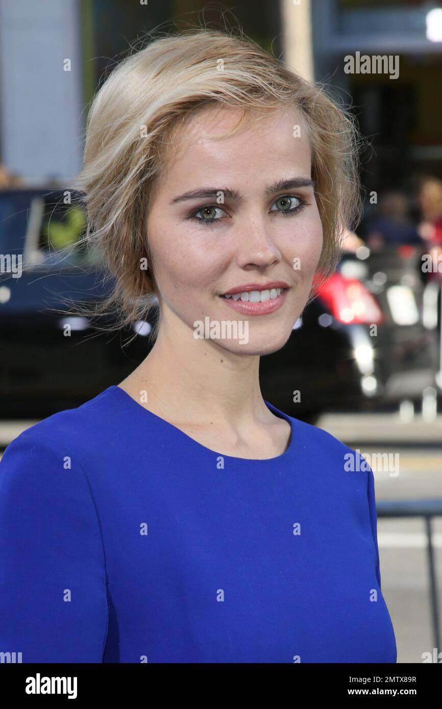 Isabel Lucas arrives at the premiere of The Water Diviner directed by ...