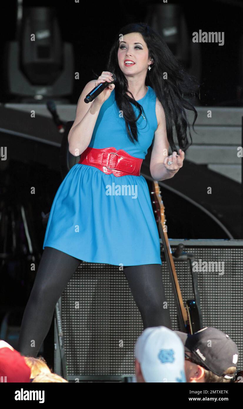 Shawna Thompson of 'Thompson Square' performs live in concert at the ...