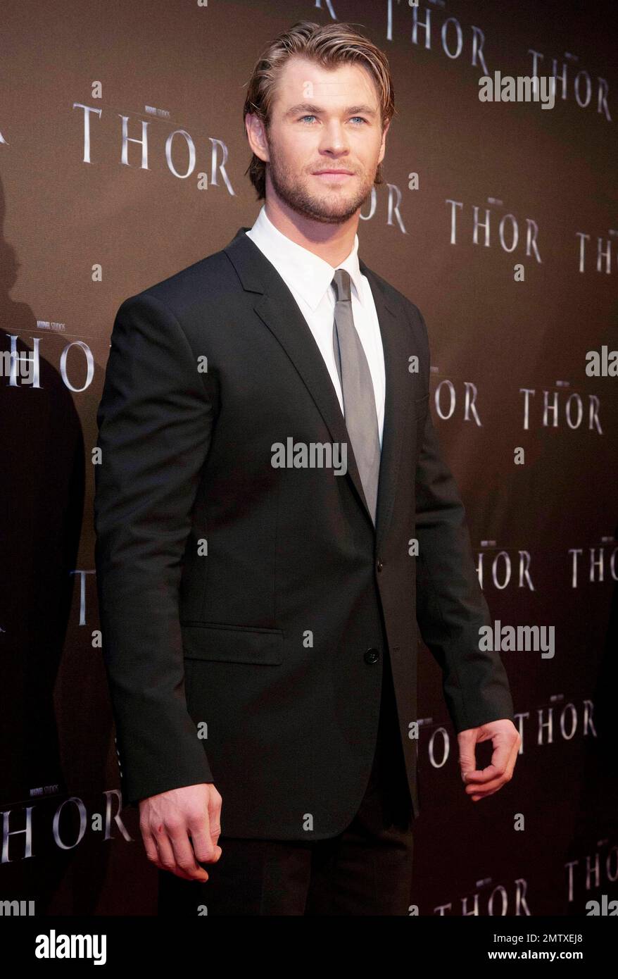 Australian actor chris hemsworth poses hi-res stock photography and ...