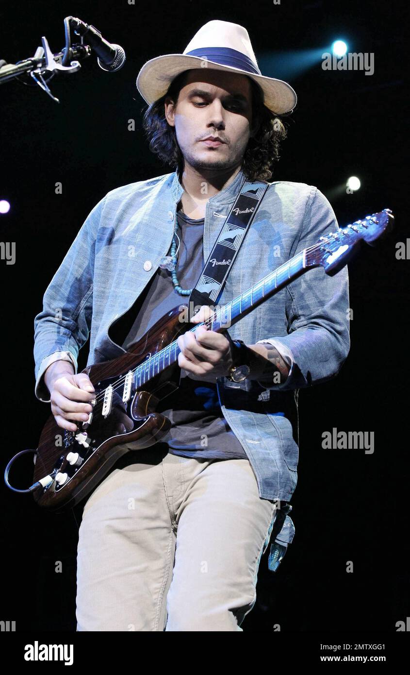 John mayer 2011 hi-res stock photography and images - Alamy