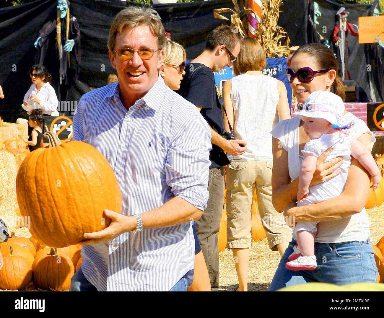Tim allen with wife jane hajduk and daughter hi-res stock photography ...