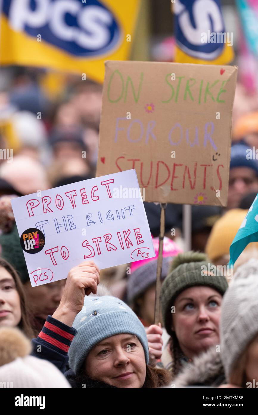 Right to strike teachers strike hi-res stock photography and images - Alamy