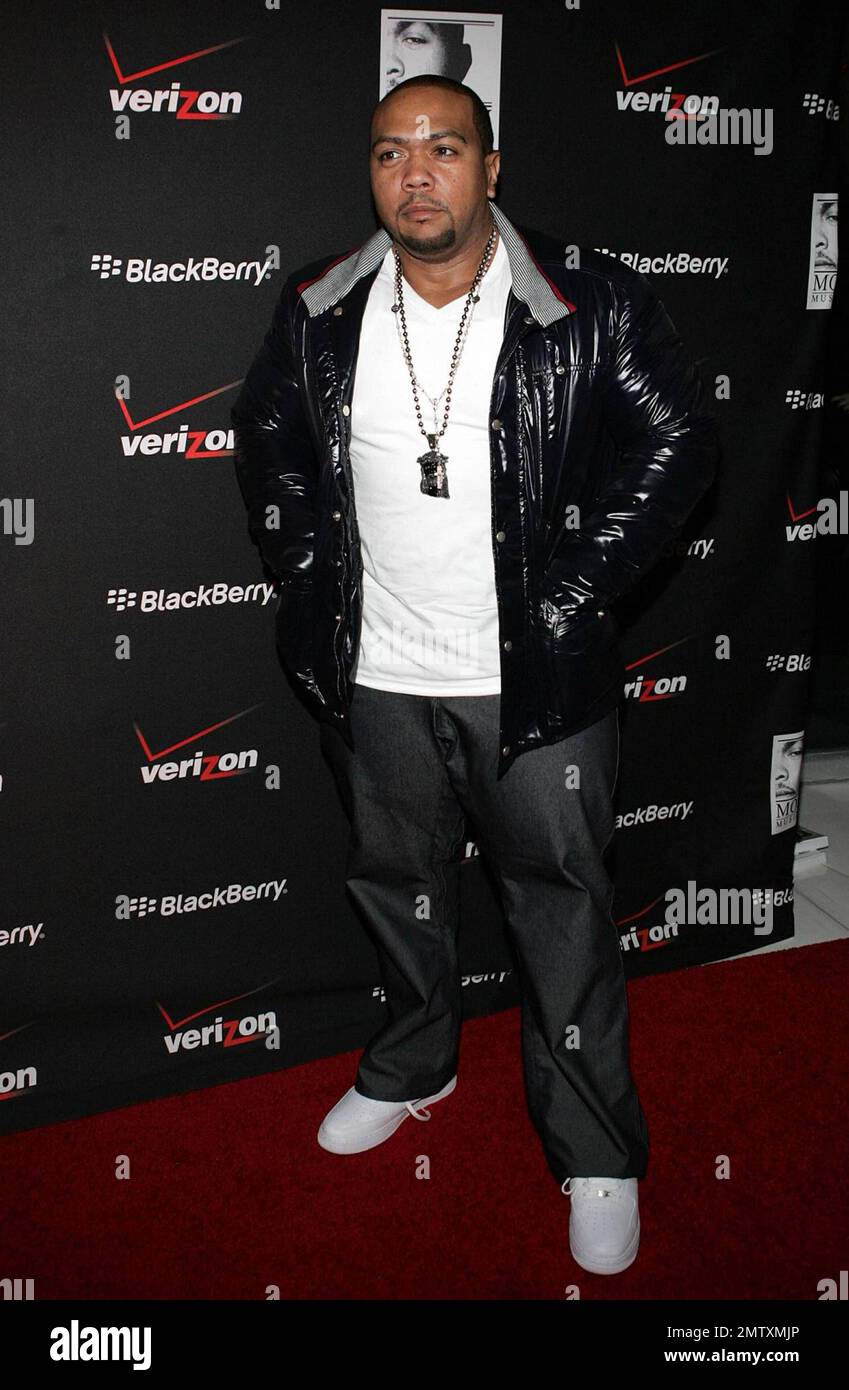 Timbaland and his wife Monique arrive on the red carpet for the Verizon ...