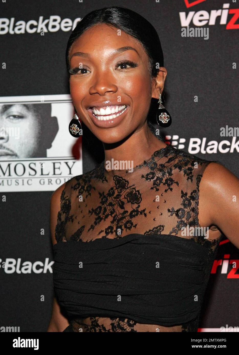 Brandy arrives on the red carpet for the Verizon Wireless and ...