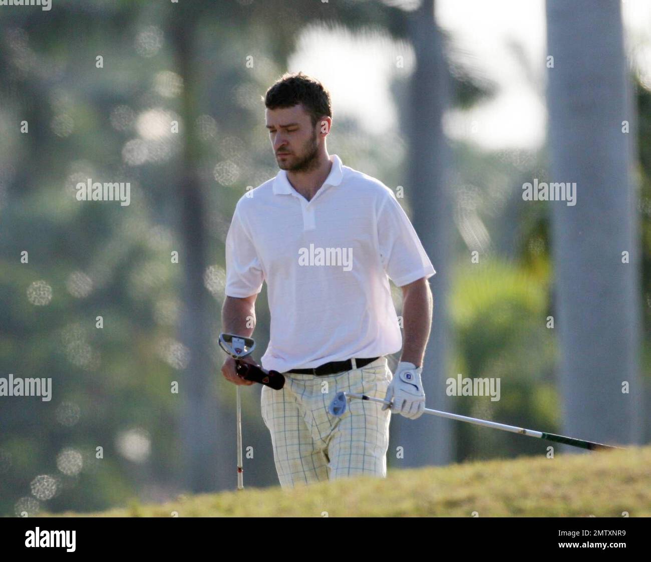 Exclusive!! Justin Timberlake looks very serious as he concentrates on ...