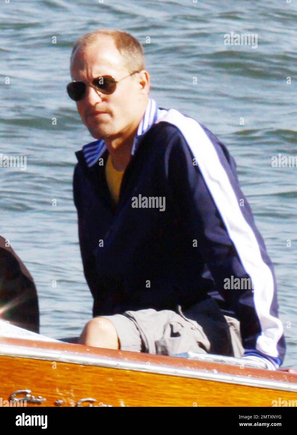 Justin Timberlake and Woody Harrelson film a scene for "Friends with ...