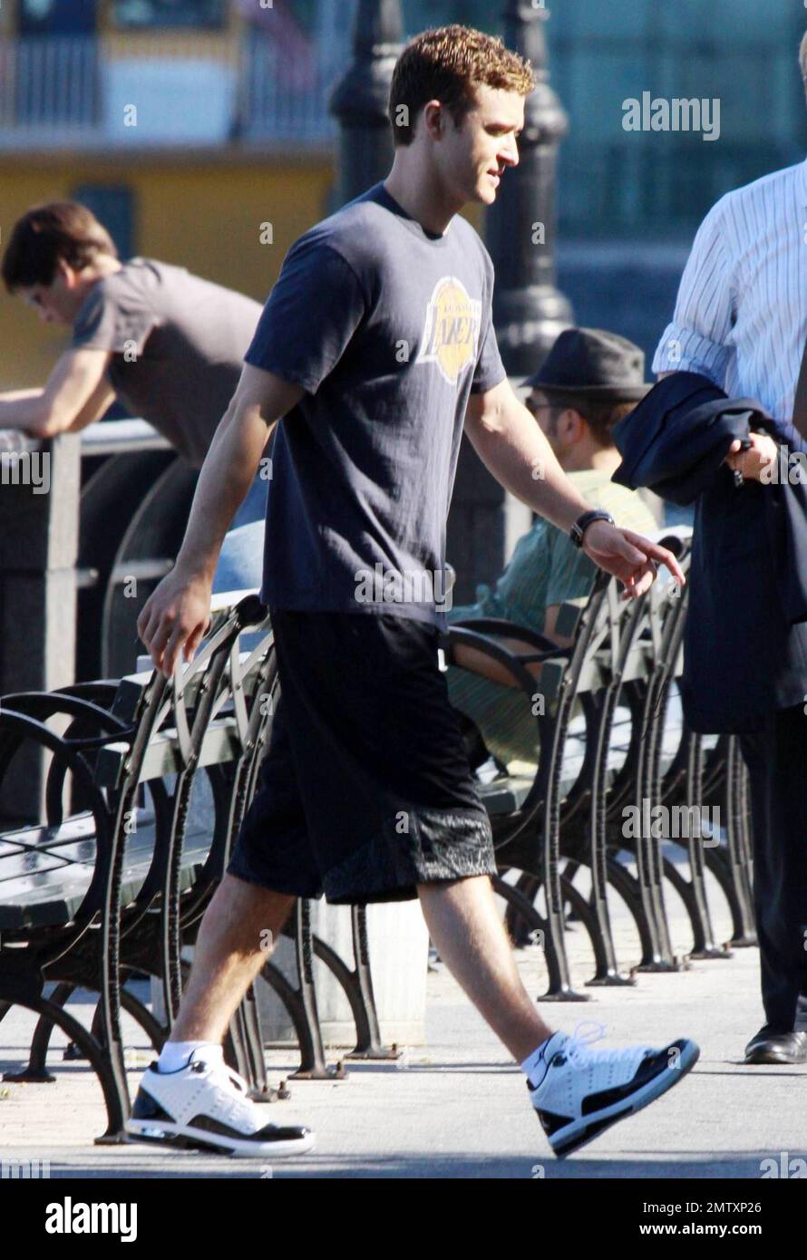 Justin Timberlake and Woody Harrelson film a scene for "Friends with ...
