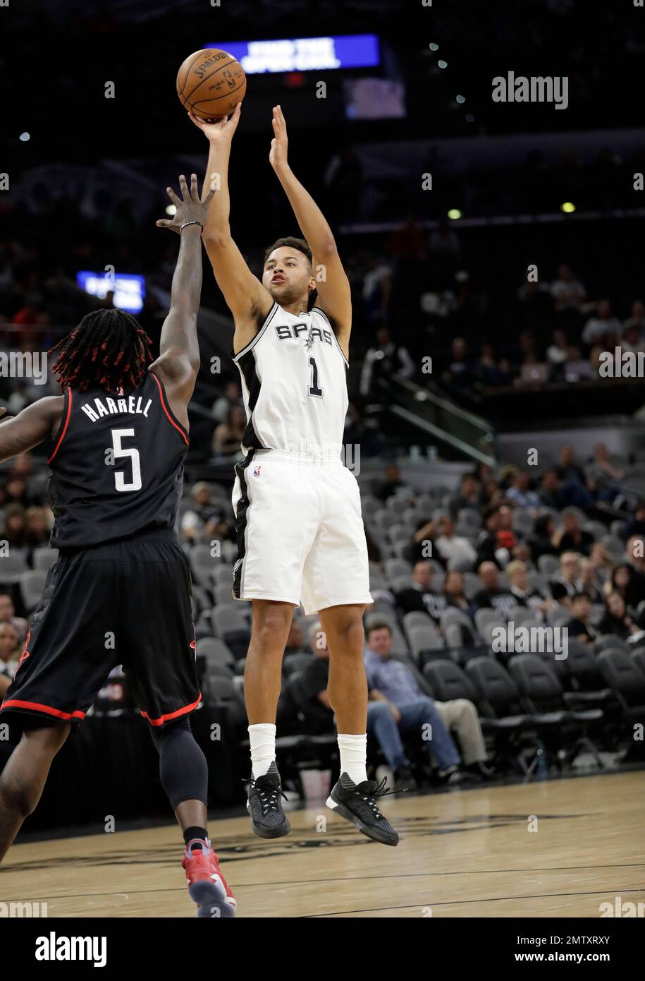 San Antonio Spurs guard Kyle Anderson (1) shoots over Houston Rockets ...