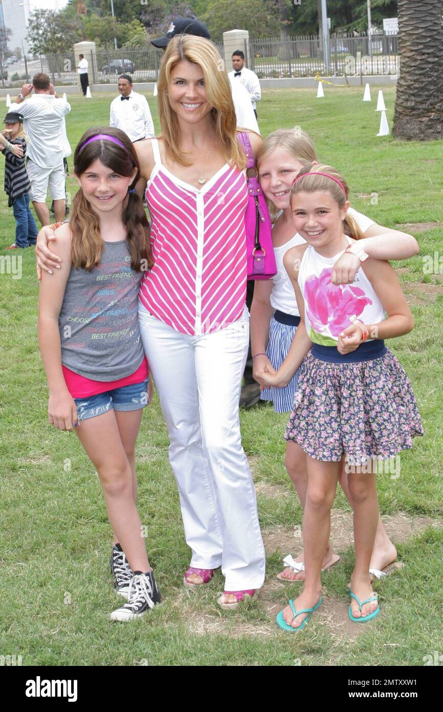 Lori Loughlin, daughters Isabella (left) and Olivia (far right) and ...
