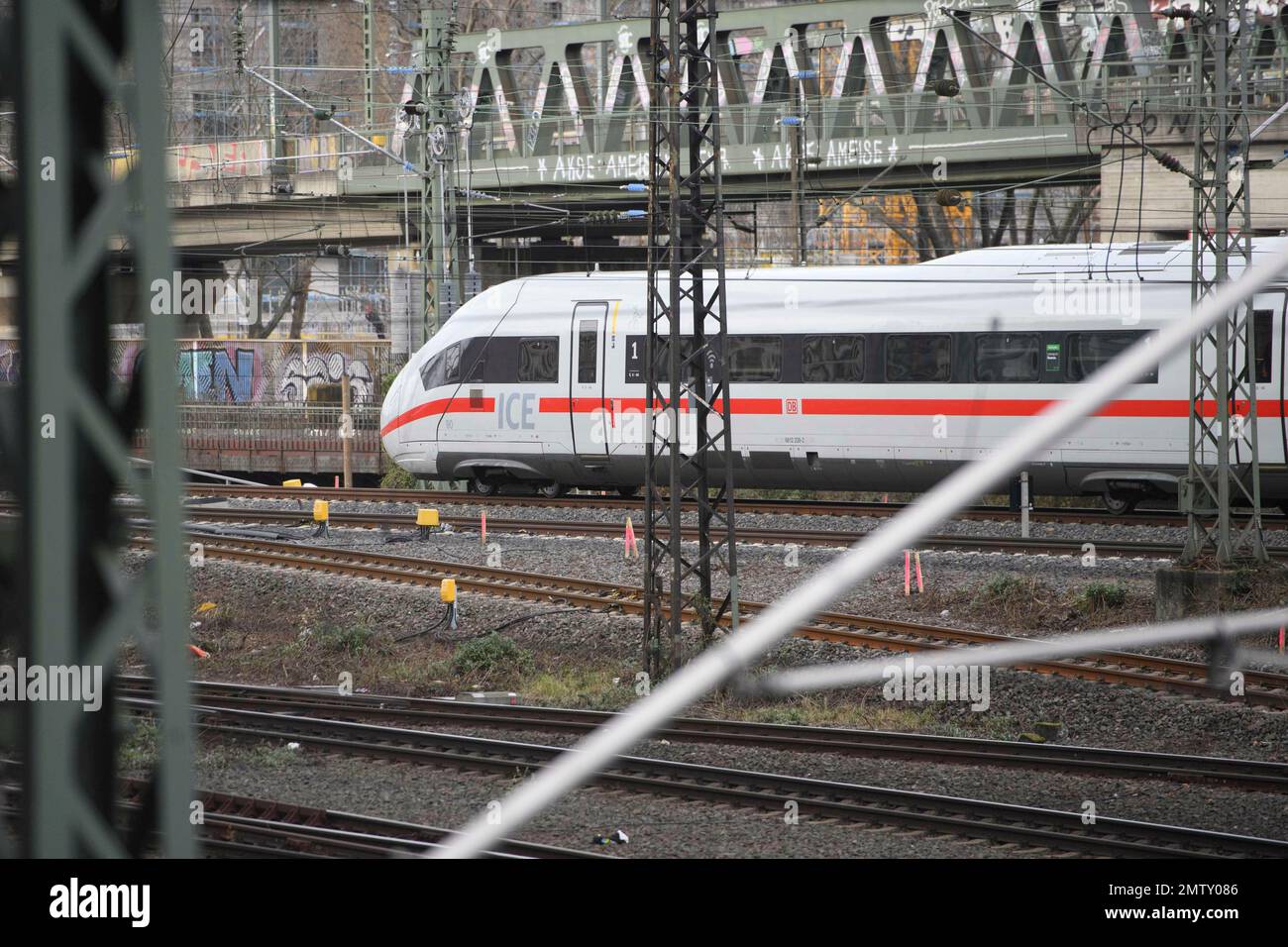 An ICE runs through Koeln Deutz, departing, arriving train, ICE ...