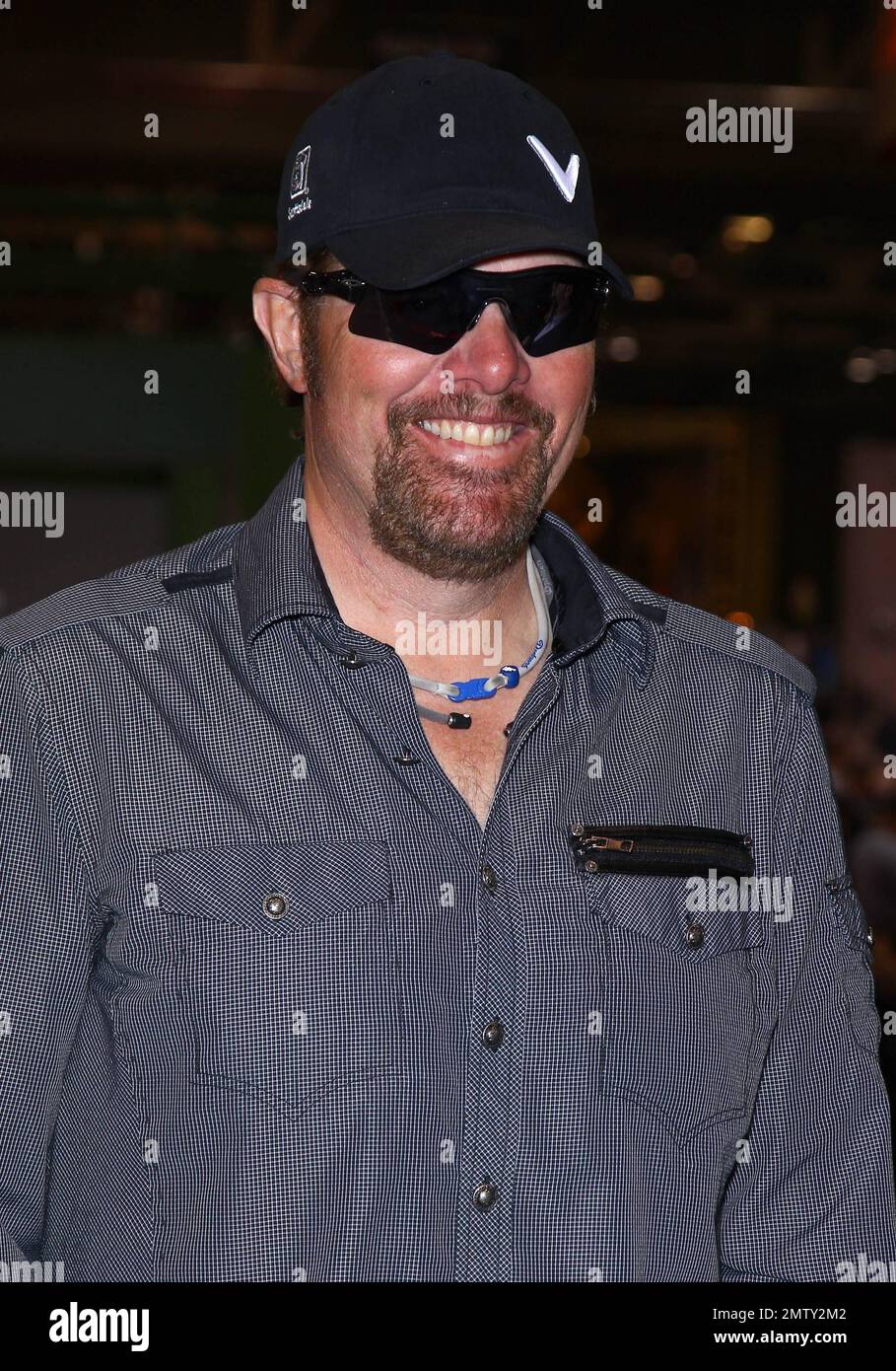 Country music superstar Toby Keith and Jon Taffer conduct the ribbon ...