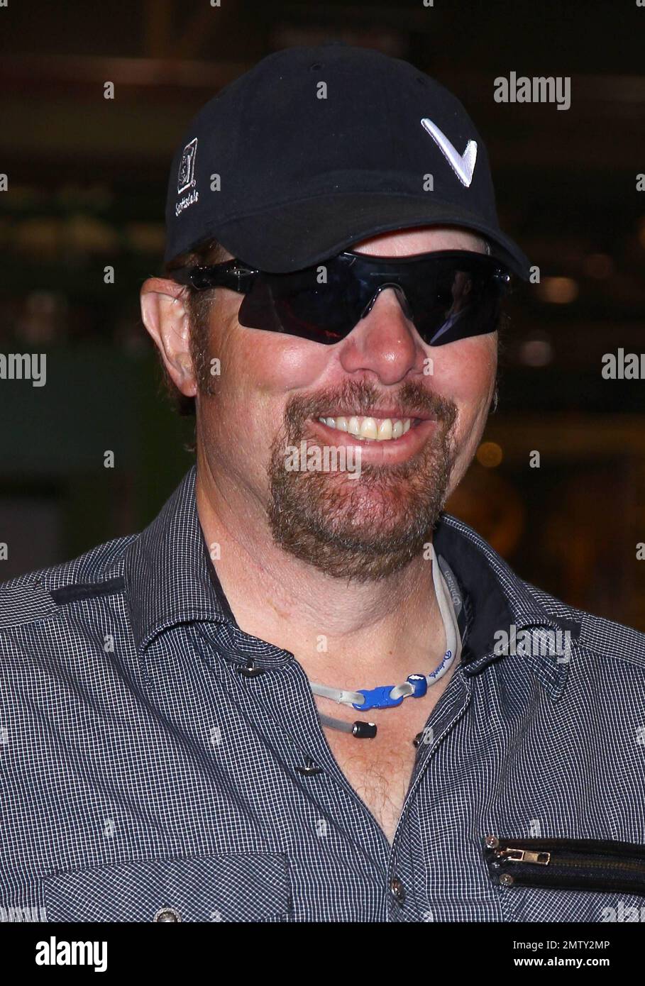 Country music superstar Toby Keith and Jon Taffer conduct the ribbon ...