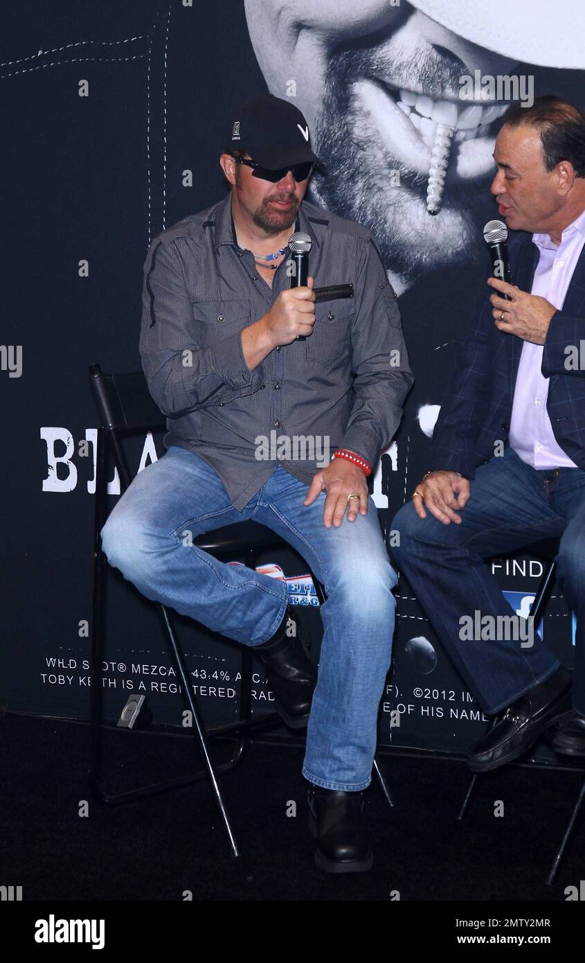 Country music superstar Toby Keith and Jon Taffer conduct the ribbon ...
