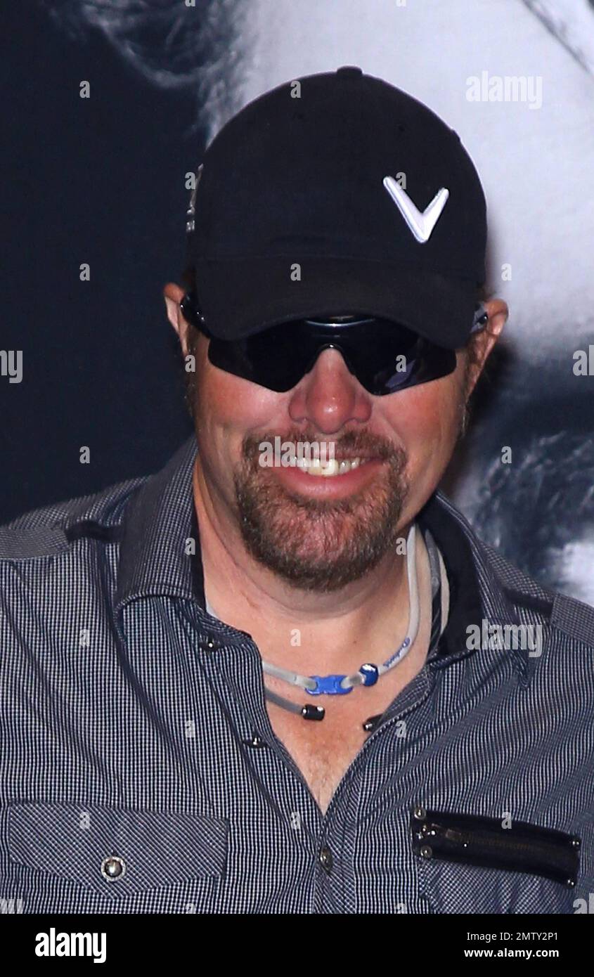 Country music superstar Toby Keith and Jon Taffer conduct the ribbon ...