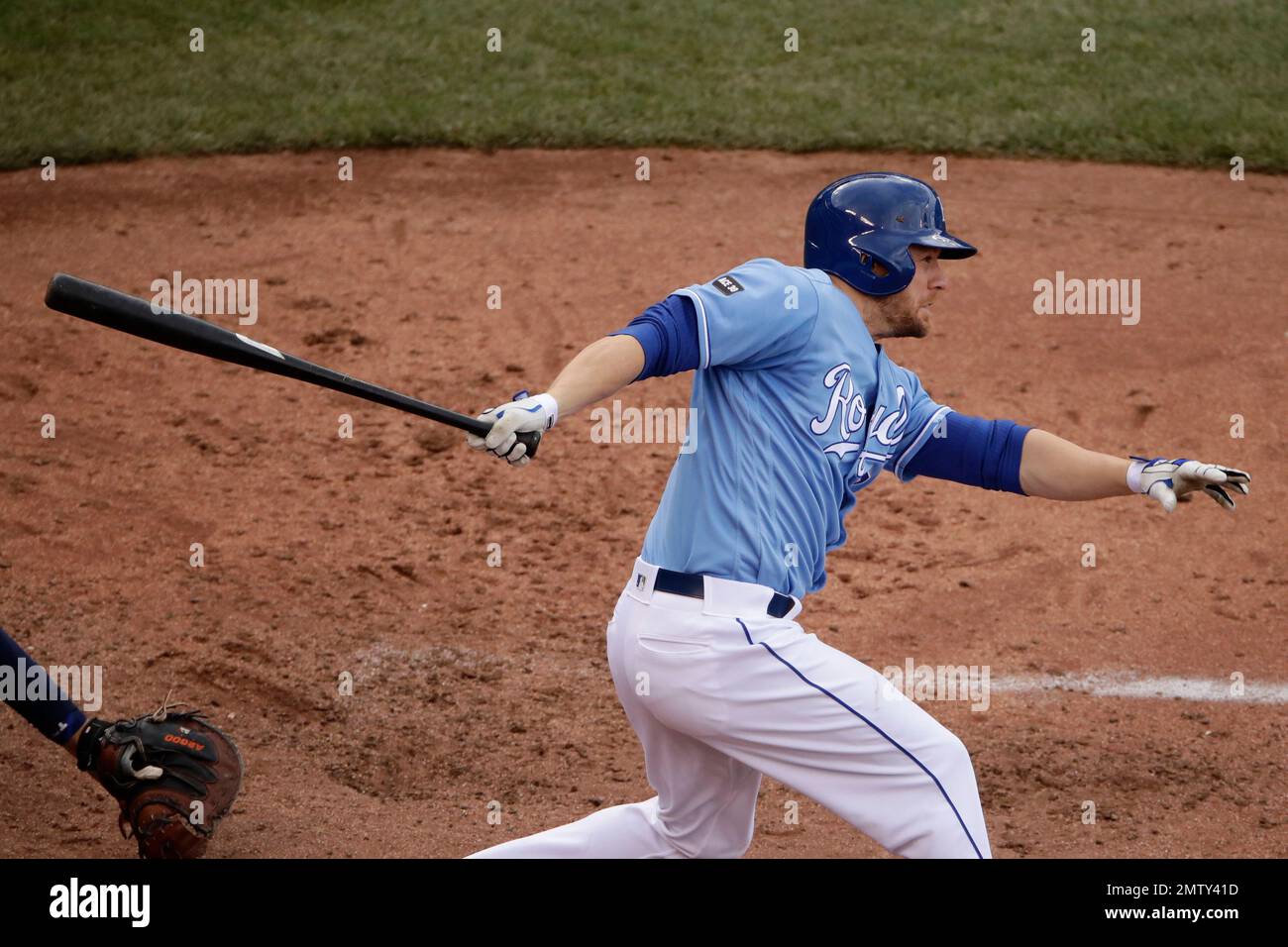 Kansas City Royals' Brandon Moss bats during the sixth inning of a ...