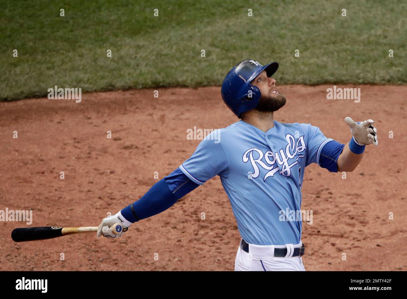 Kansas City Royals' Brandon Moss bats during the sixth inning of a ...