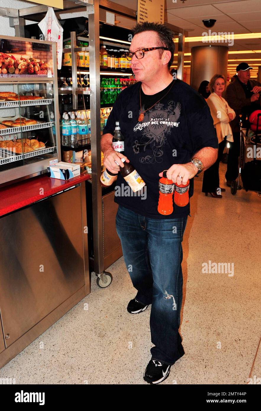 Actor Tom Arnold grabs some lunch after he arrives at Miami ...