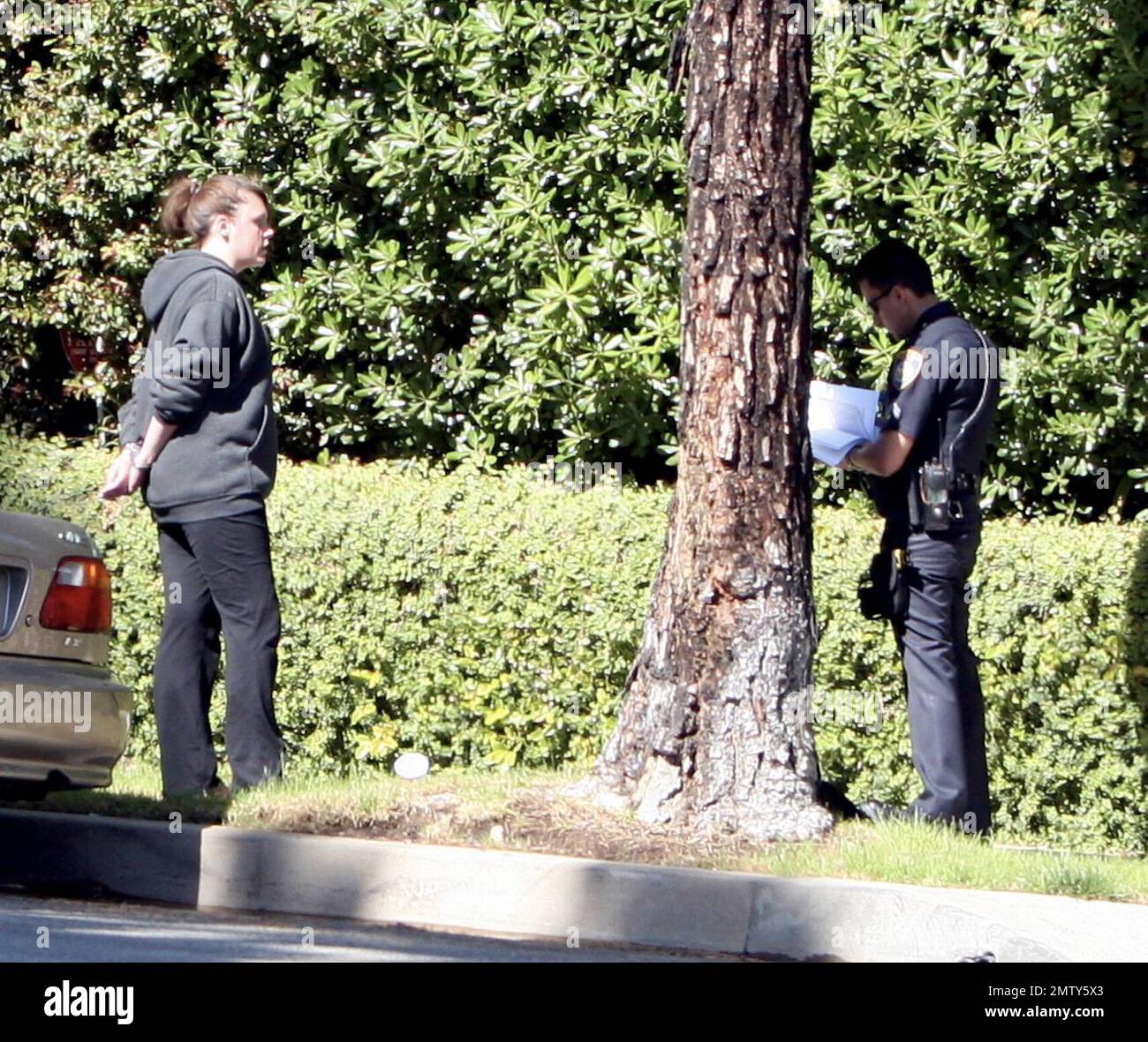 Exclusive!! A young female was in handcuffs and being questioned by two ...