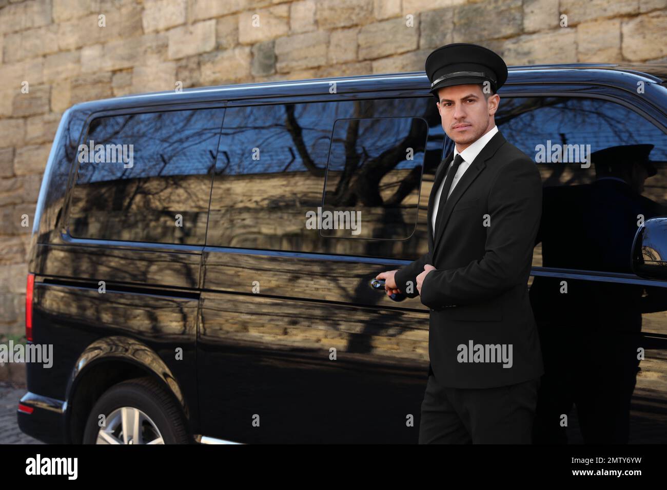Driver opening door of luxury car. Chauffeur service Stock Photo - Alamy