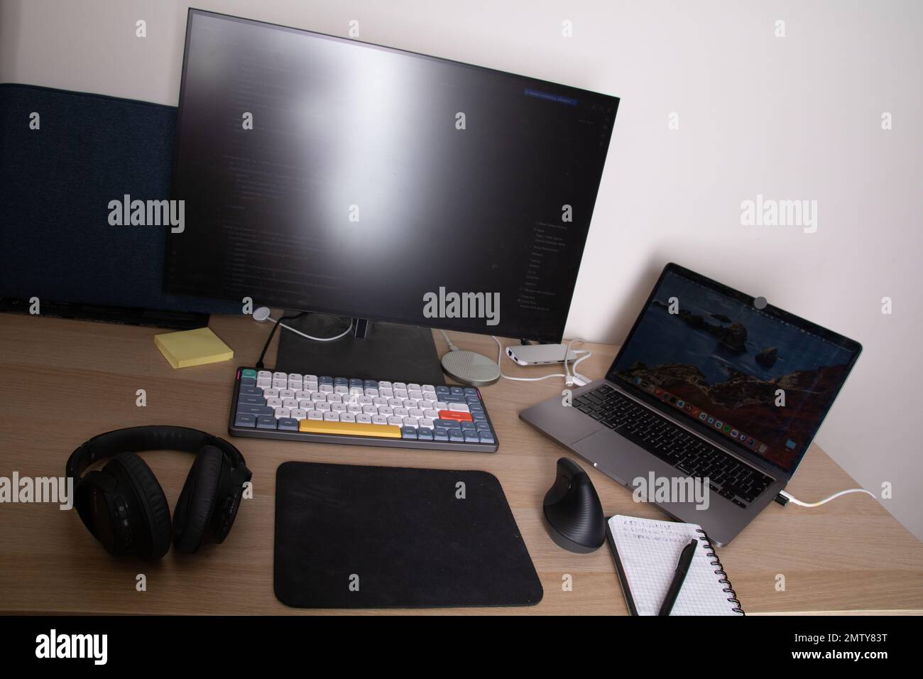Photo workspace hi-res stock photography and images - Alamy