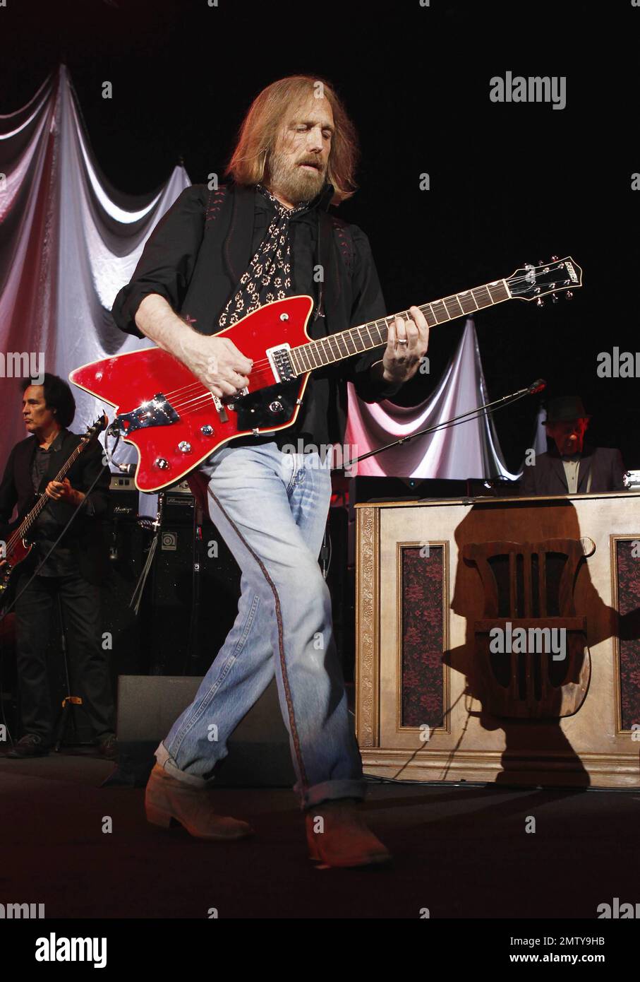 Tom petty concert stage hi-res stock photography and images - Alamy