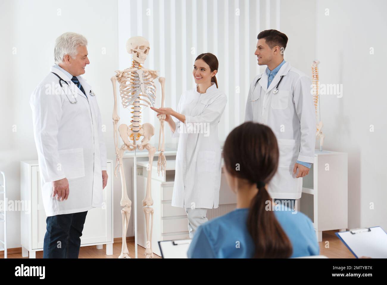 Medical students anatomy lecture hi-res stock photography and images ...