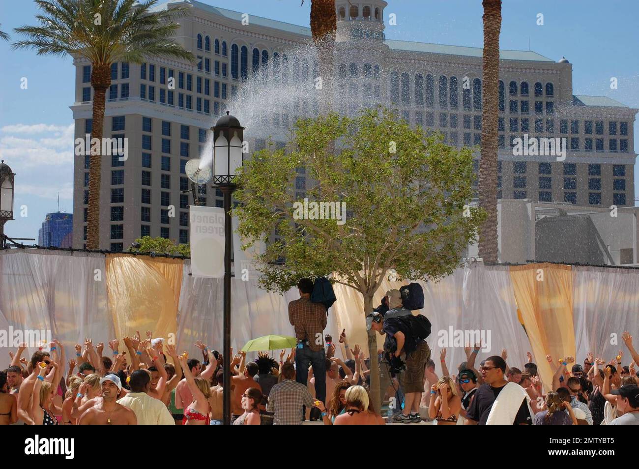 Worlds largest group shower hi-res stock photography and images - Alamy