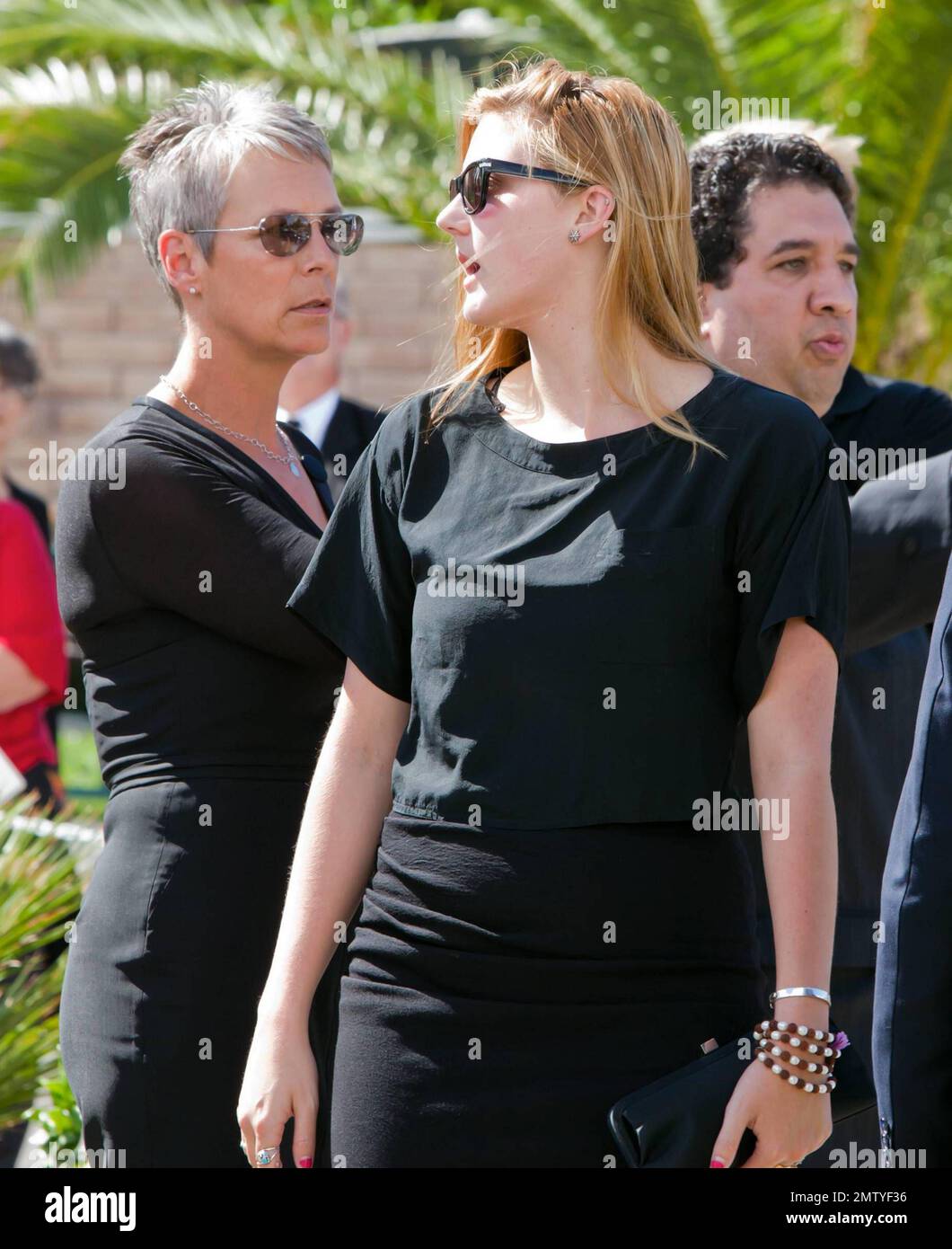 Friends and family mourn the death of legendary actor Tony Curtis ...