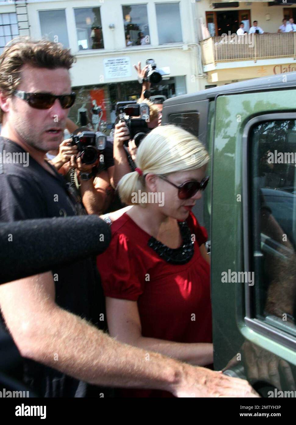 Tori Spelling and Dean McDermott cause a stir amongst the large throng ...