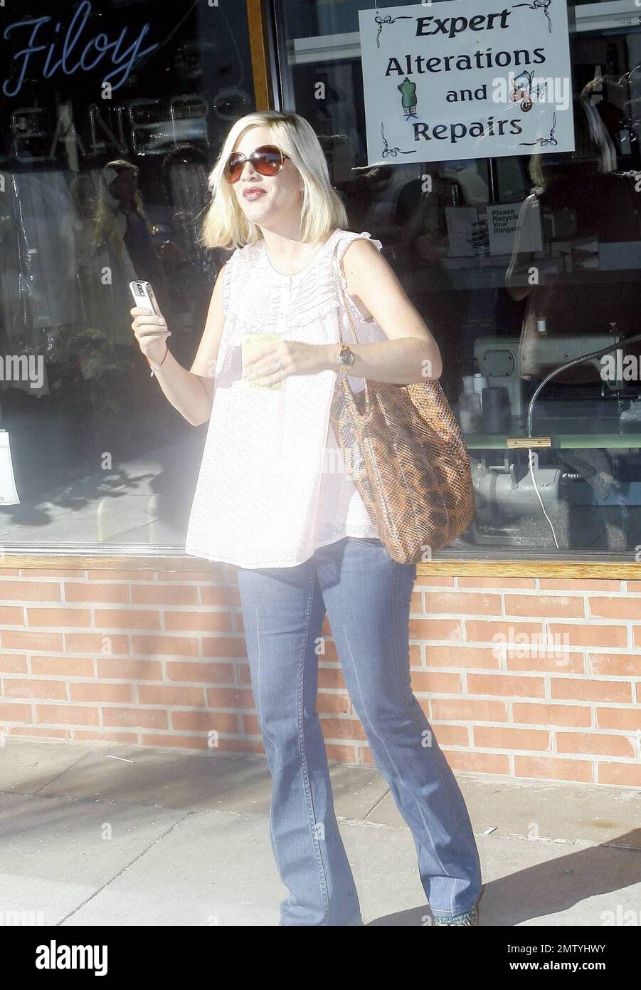 Tori Spelling and husband Dean McDermott have some fun and pull out ...