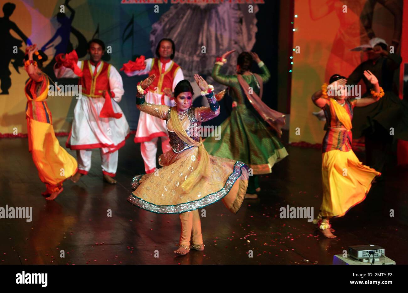 Pakistani dancers perform during a ceremony arranged by the Pakistan ...