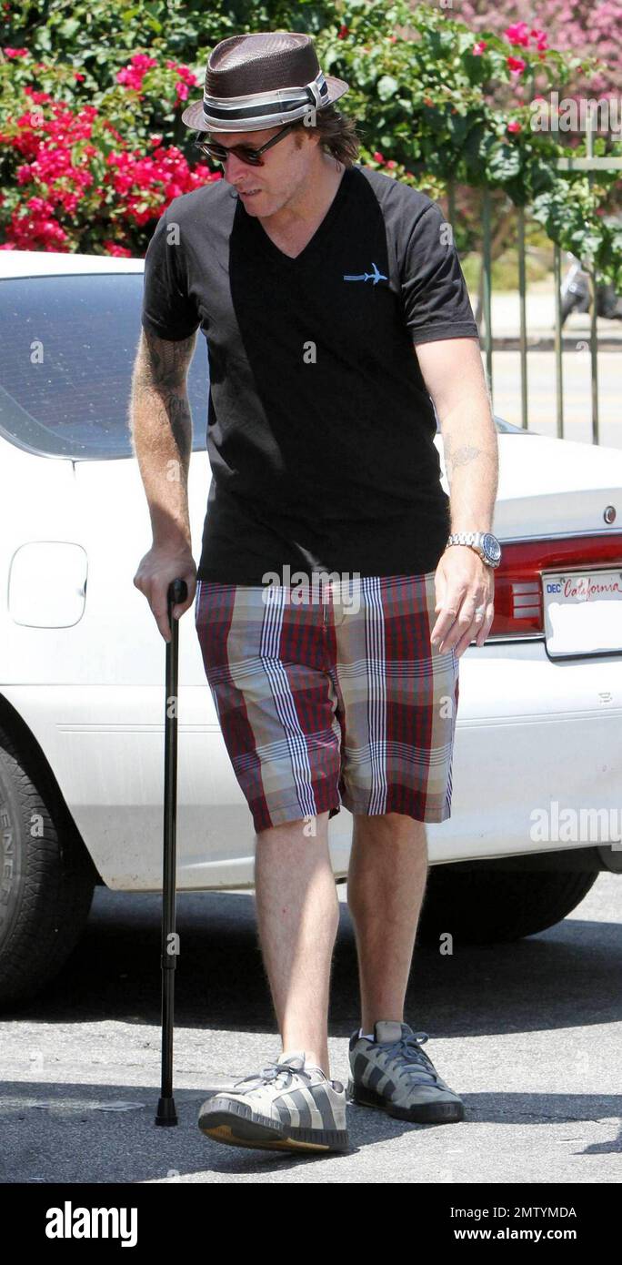 Tori Spelling and husband Dean McDermott spend the day at a Los Angeles farmer's market with ...