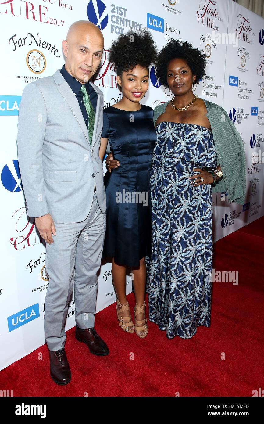 Afshin Shahidi, from left to right, Yara Shahidi and Keri Shahidi ...