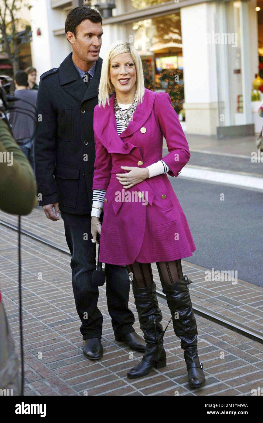 Tori Spelling and co-host Jeff Lewis interview shoppers at The Grove ...
