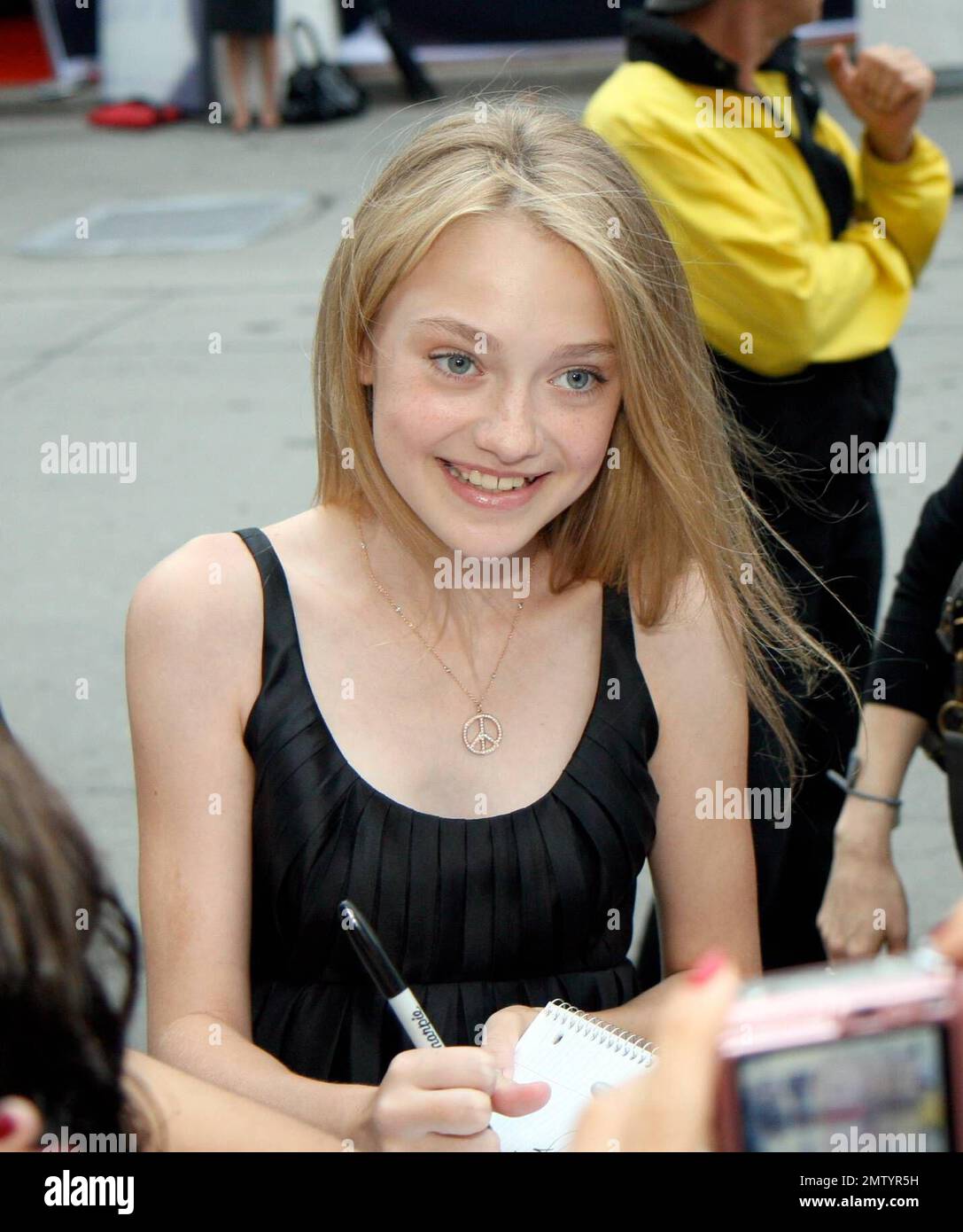 Brad Pitt, Alicia Keys, Thandie Newton, Jennifer Hudson and Dakota ...