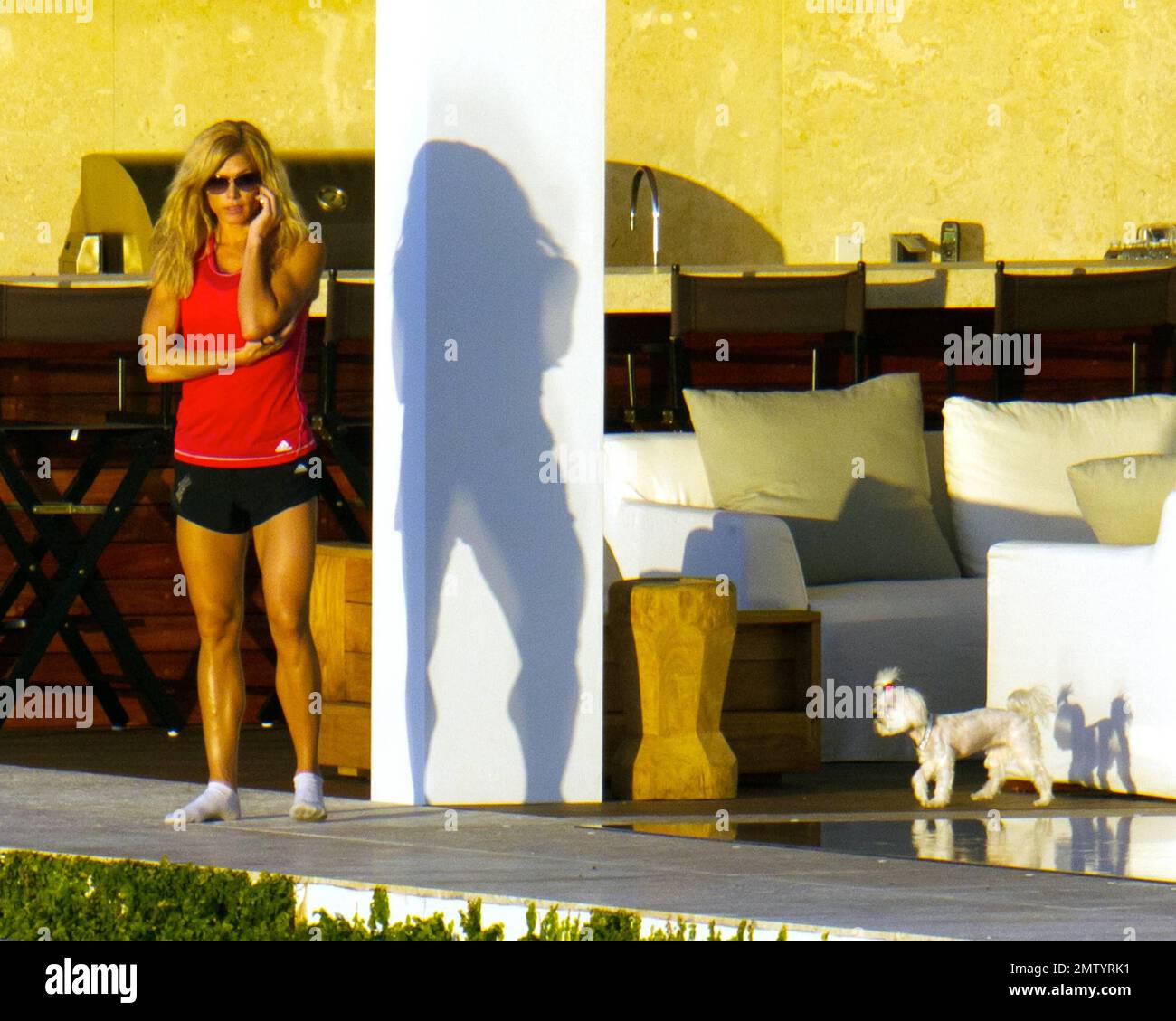 Showing off her fit body in a black bikini, Alex Rodriguez' girlfriend ...