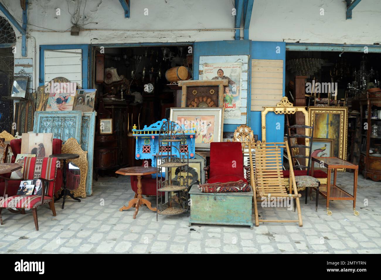 Antique shop in the Medina of Tunis Stock Photo - Alamy