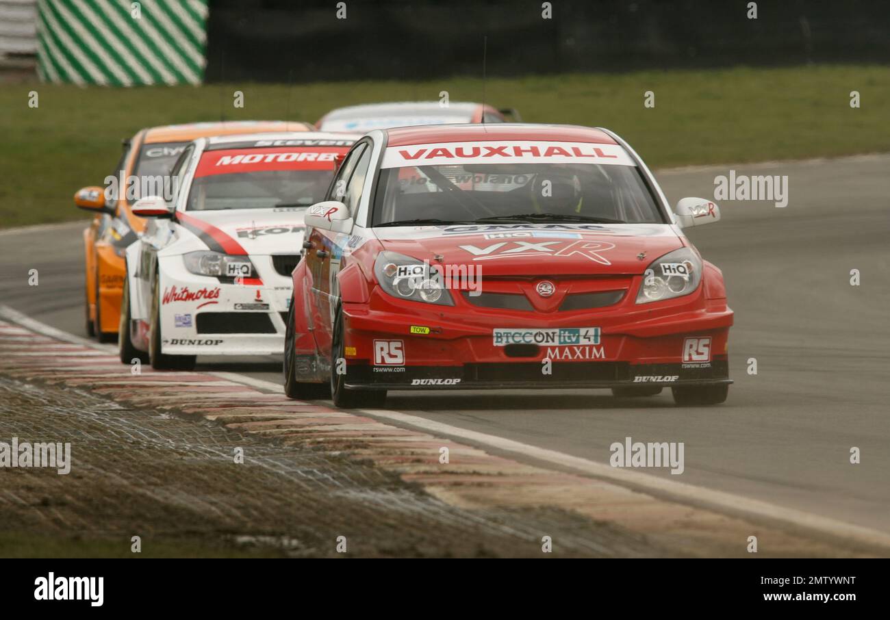 Tom Onslow-Cole racing in the Vauxhall Vectra for VX Racing at Brands ...