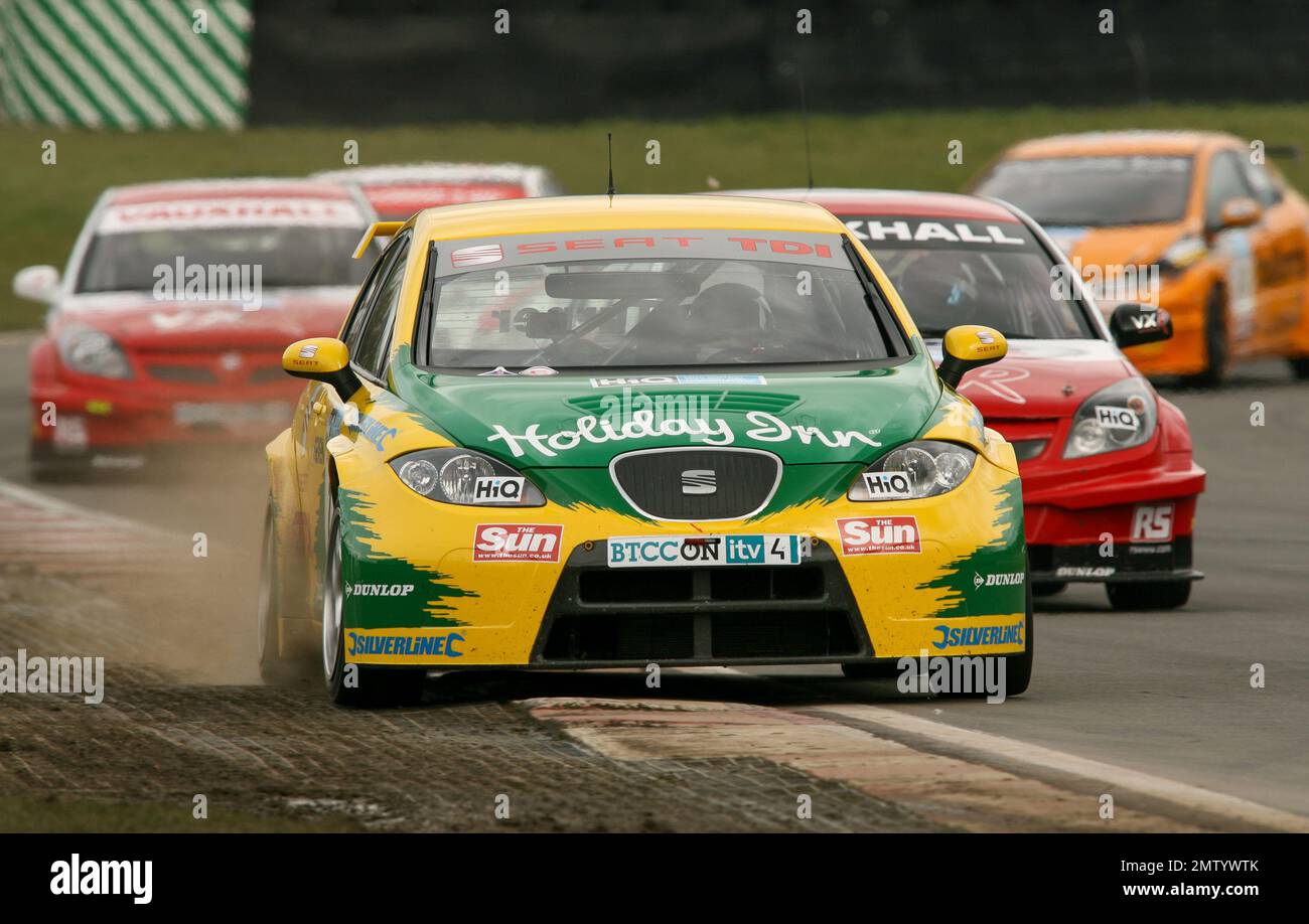 Darren Turner racing in the Seat Leon TDI at Brands Hatch racing ...