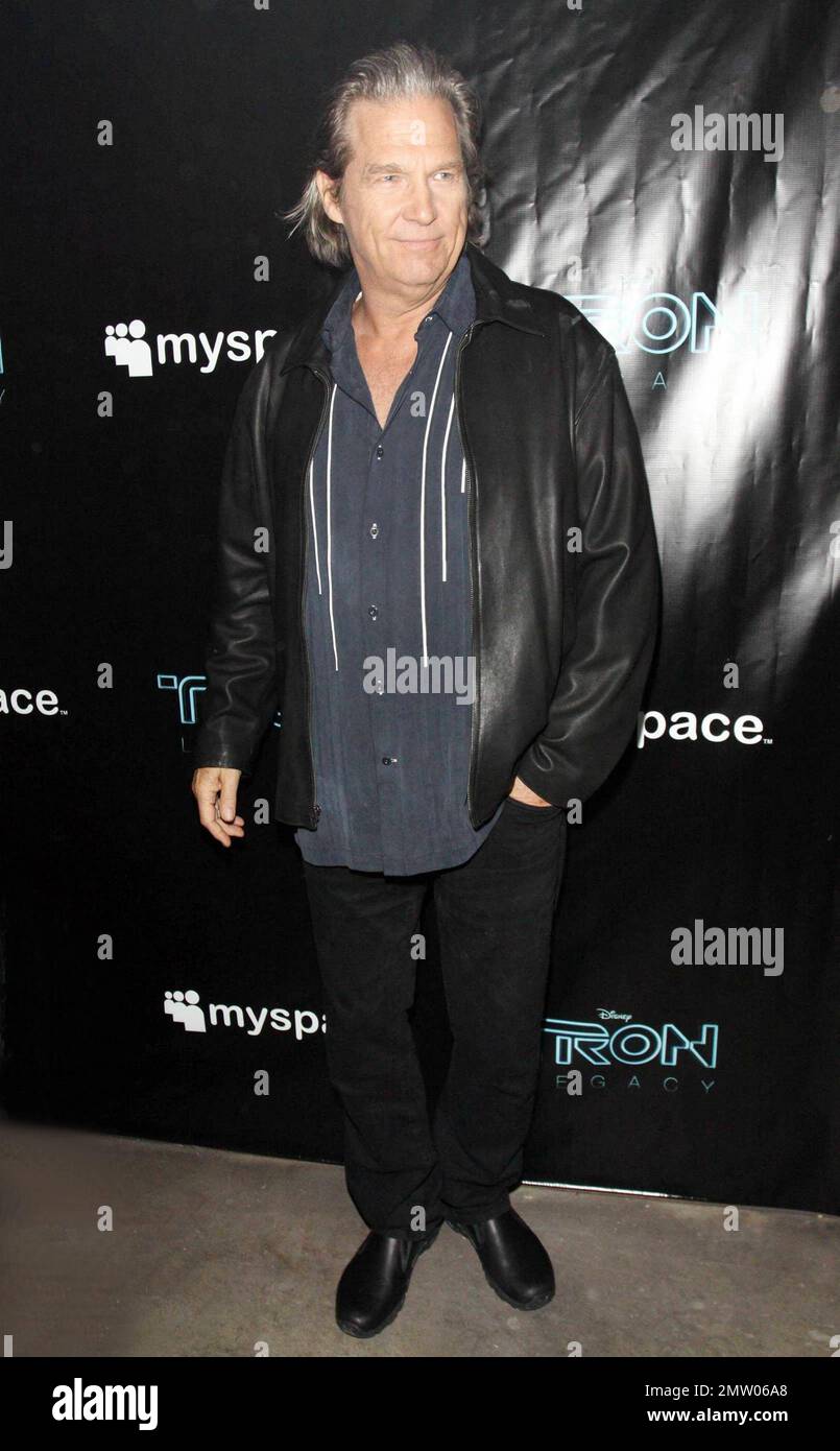 Jeff Bridges arrives at the San Diego Convention Center for Disney's ...