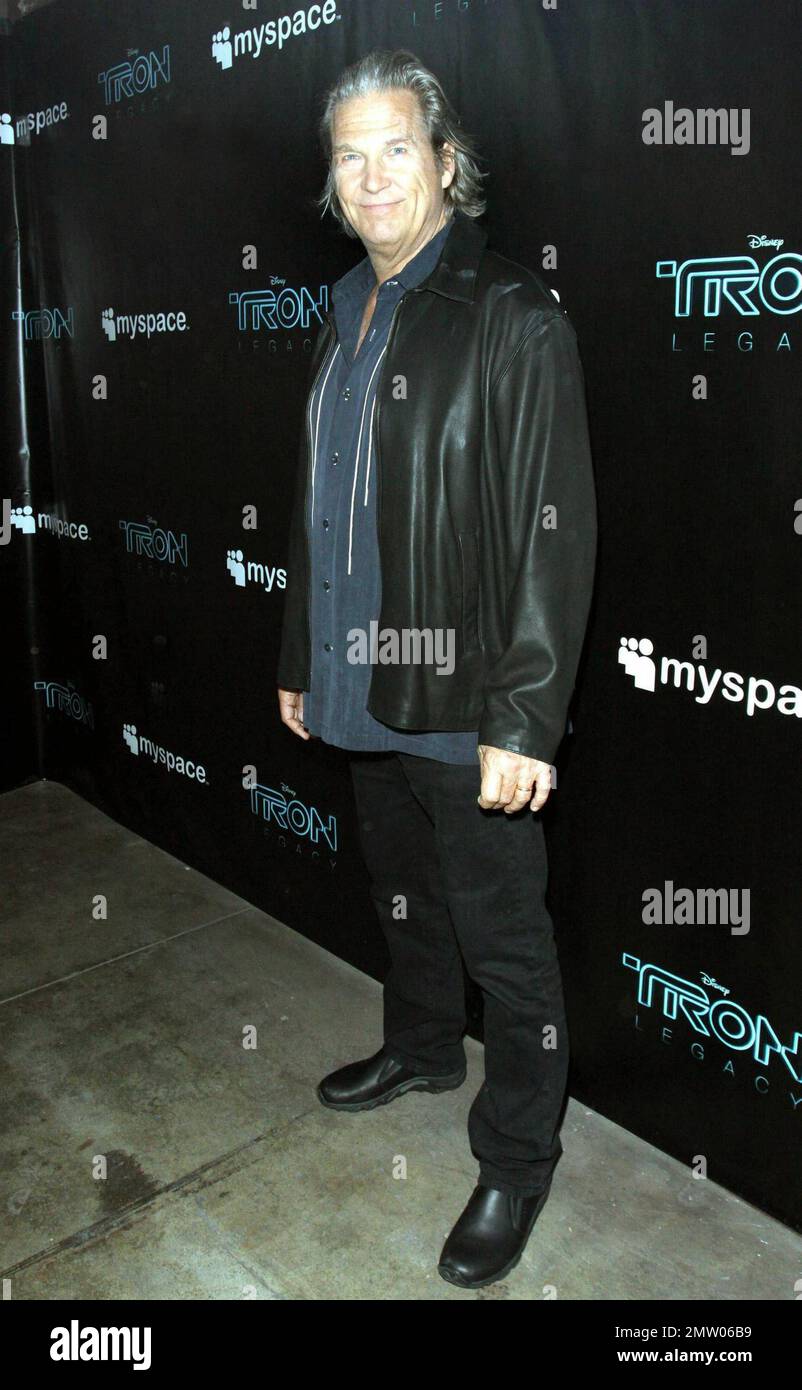Jeff Bridges arrives at the San Diego Convention Center for Disney's ...