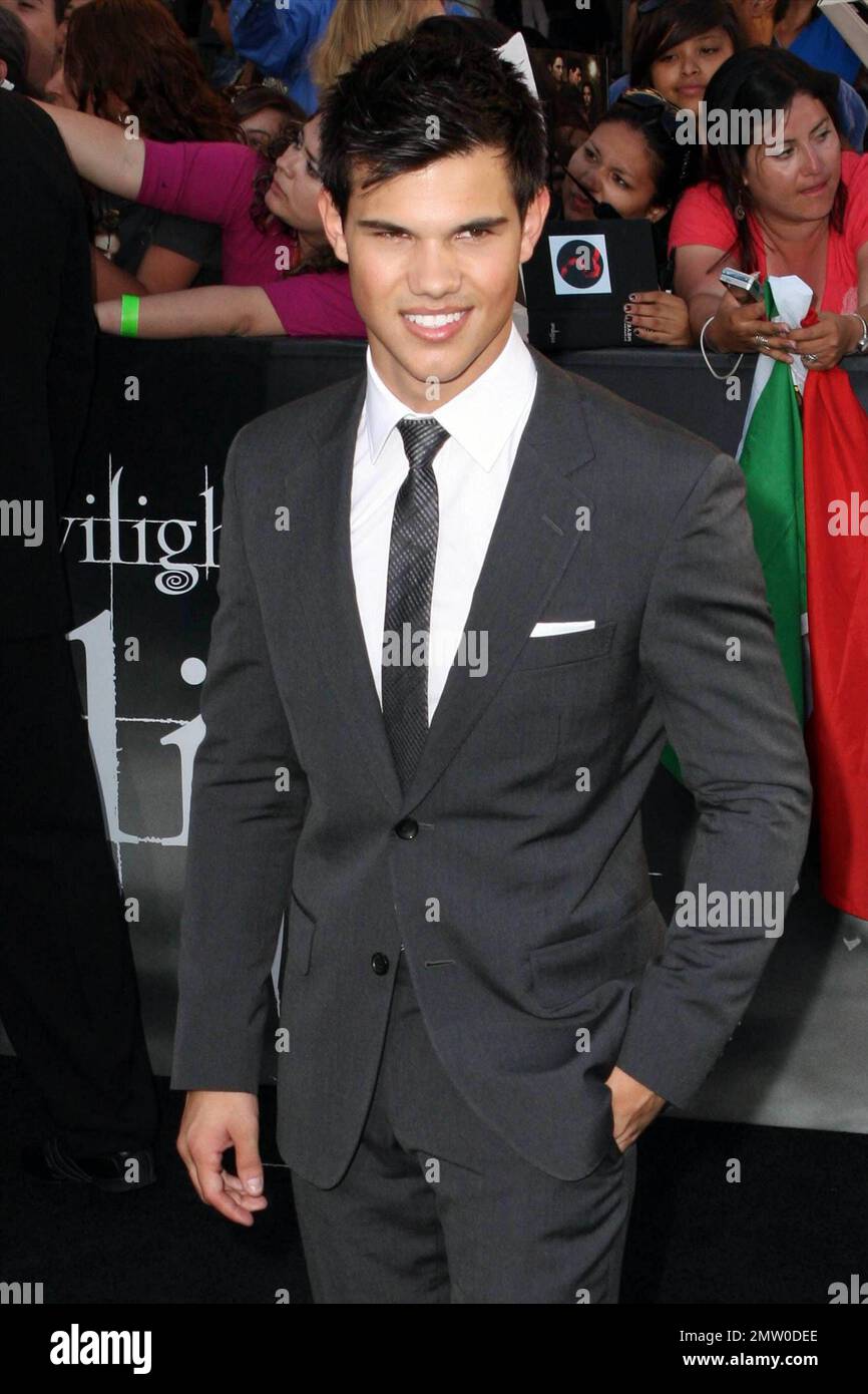 Taylor lautner twilight saga: eclipse hi-res stock photography and images - Alamy