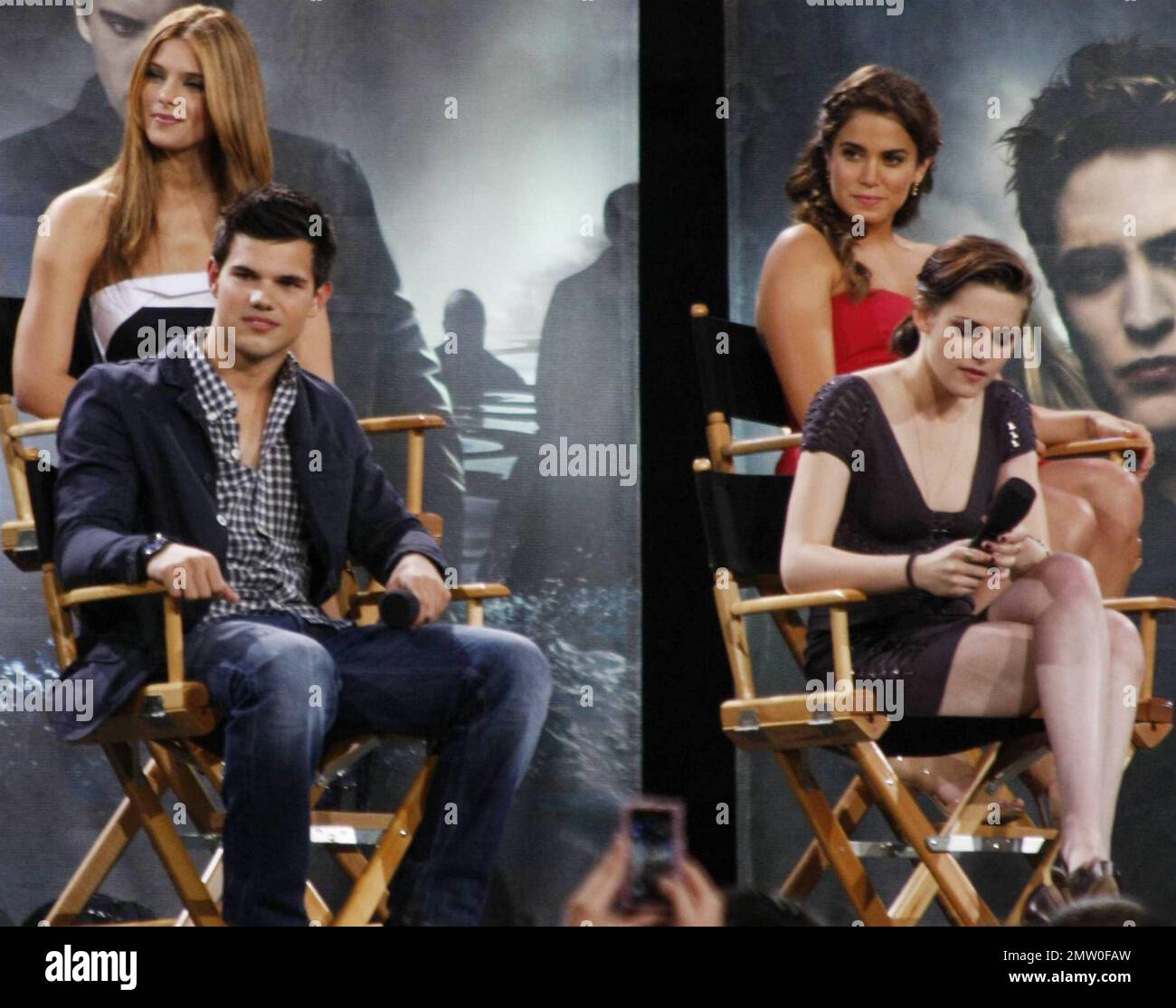 Ashley Greene, Taylor Lautner, Nikki Reed and Kristen Stewart of ...