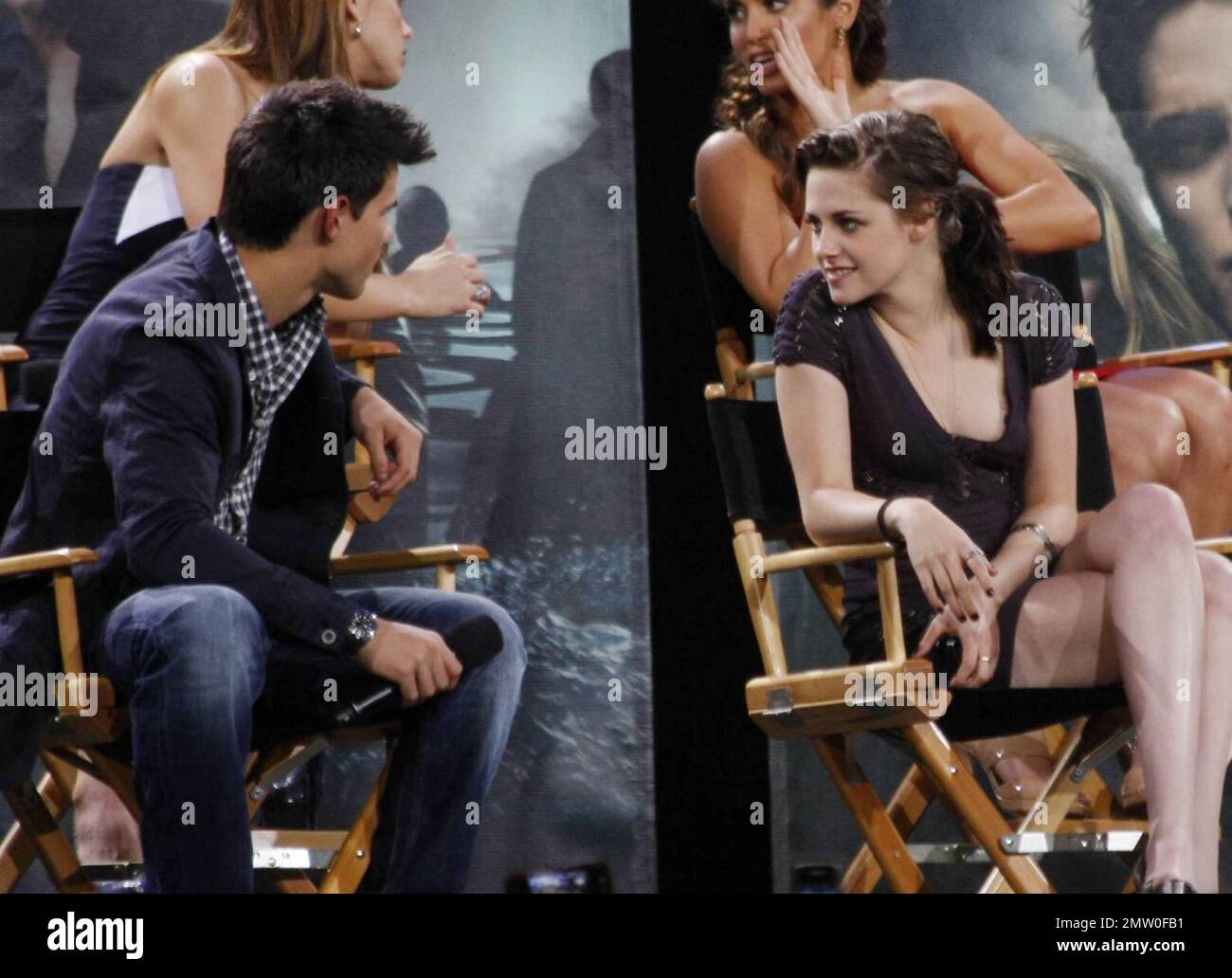 Kristen Stewart and Taylor Lautner of "Twilight" on stage at the "Jimmy ...