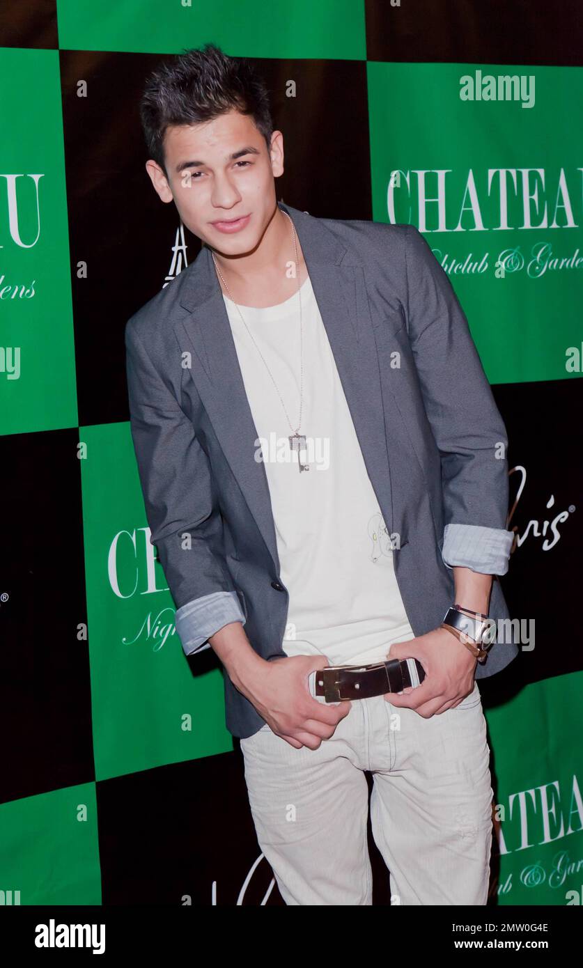 "Twilight" star Kiowa Gordon poses for photographers at Chateau ...