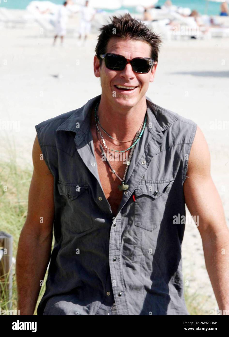 "Extreme Makeover: Home Edition" host Ty Pennington relaxes in the sun ...