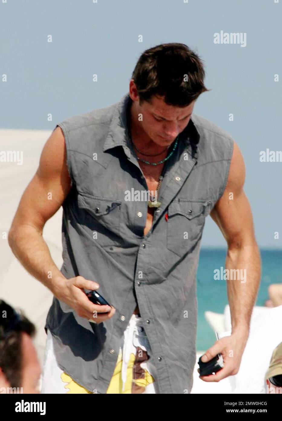 "Extreme Makeover: Home Edition" host Ty Pennington relaxes in the sun ...