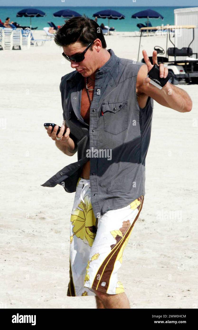 "Extreme Makeover: Home Edition" host Ty Pennington relaxes in the sun ...